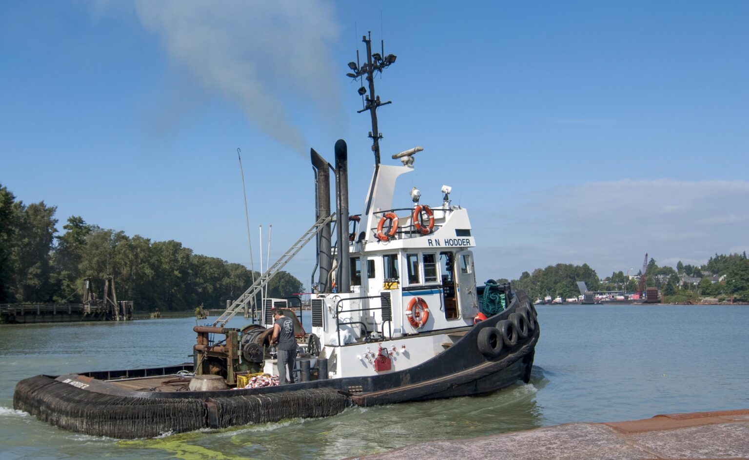 Seaspan completes sale of chip and hog barge division - Tree Frog creative